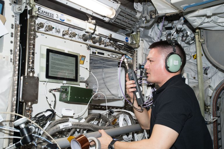 Hams in Space: Contacting the International Space Station