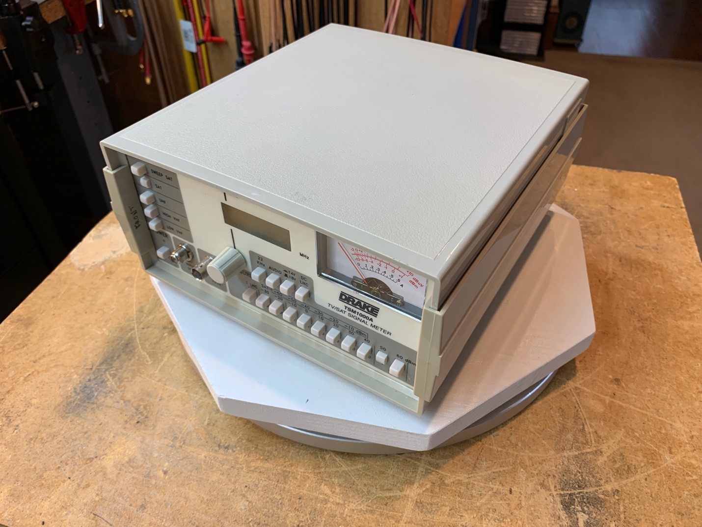 Building a Ham Workbench Table﻿